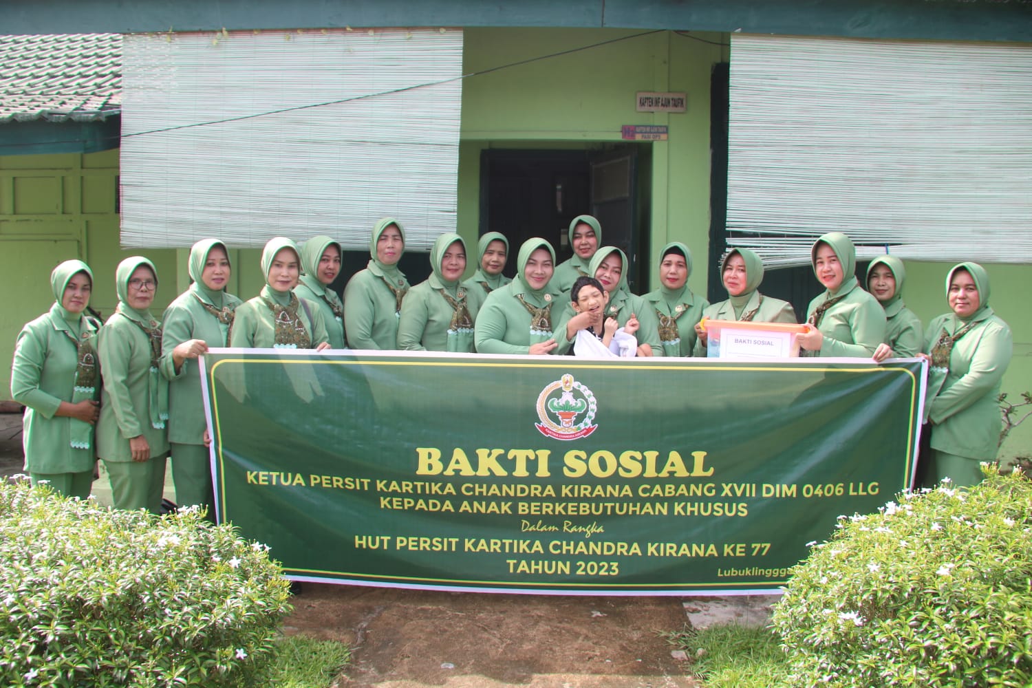 Ketua Persit KCK Cab XVII Dim 0406/Lubuklinggau Berikan Tali Asih Dalam Rangka HUT Ke-77 Persit ...